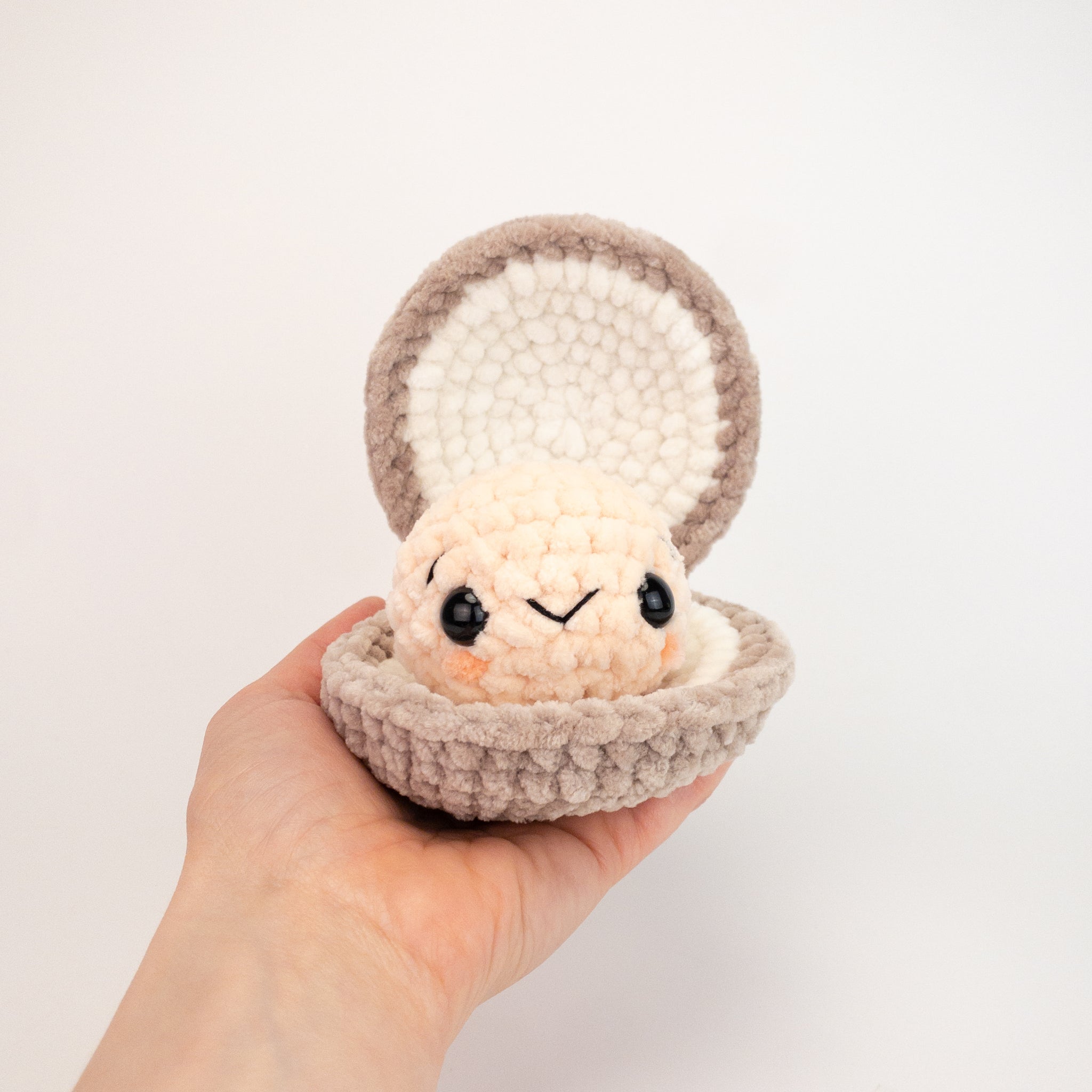 Clam With Pearl Crochet Pattern